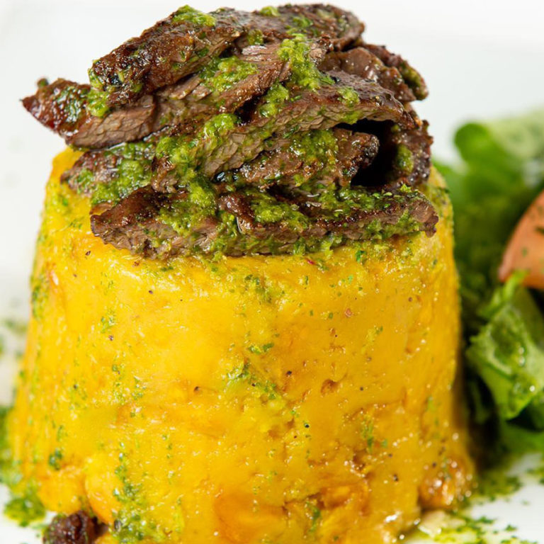 Mofongo Relleno de Pollo - Entregao